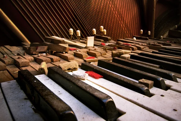 Destroyed piano Stock Photos, Royalty Free Destroyed piano Images ...