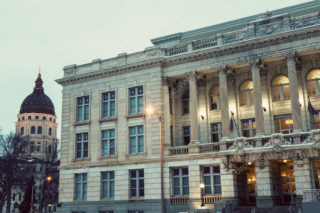 Arquitectura Topeka con Capitolio Estatal — Foto de stock #88455968 ...