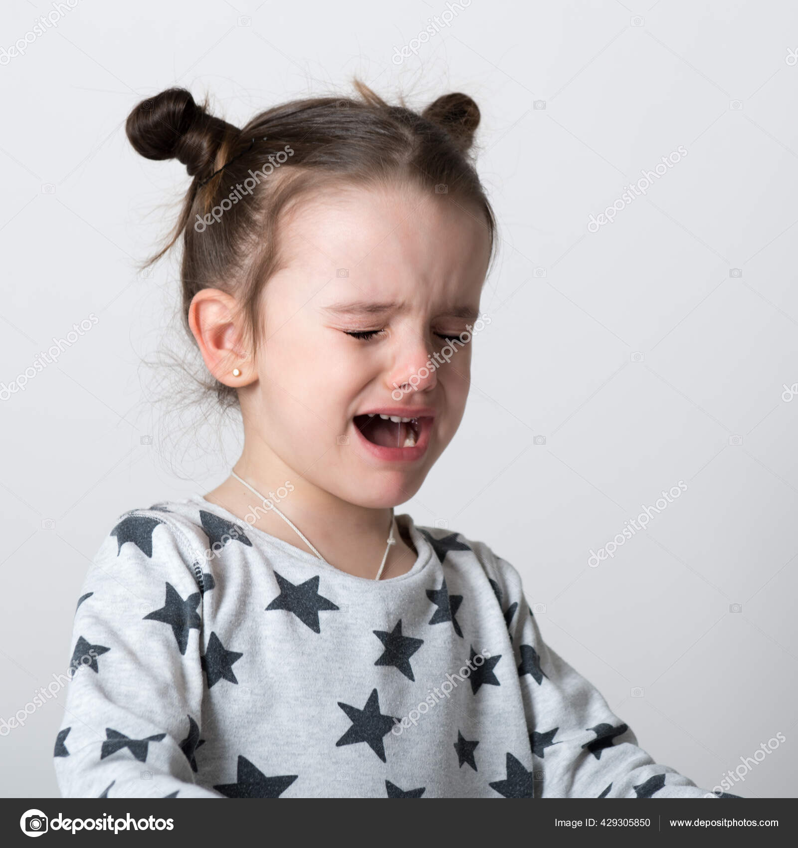 Petite Fille Triste Qui Pleure