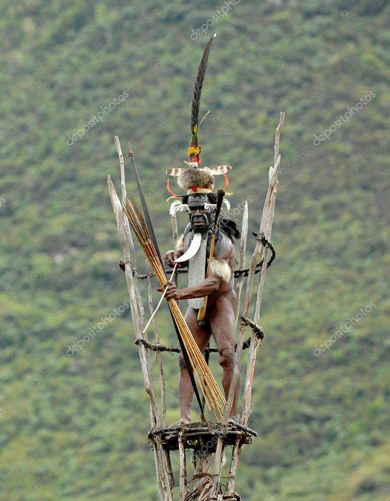 The warriorr of Dani Dugum tribe — Stock Editorial Photo © SURZet #71590527