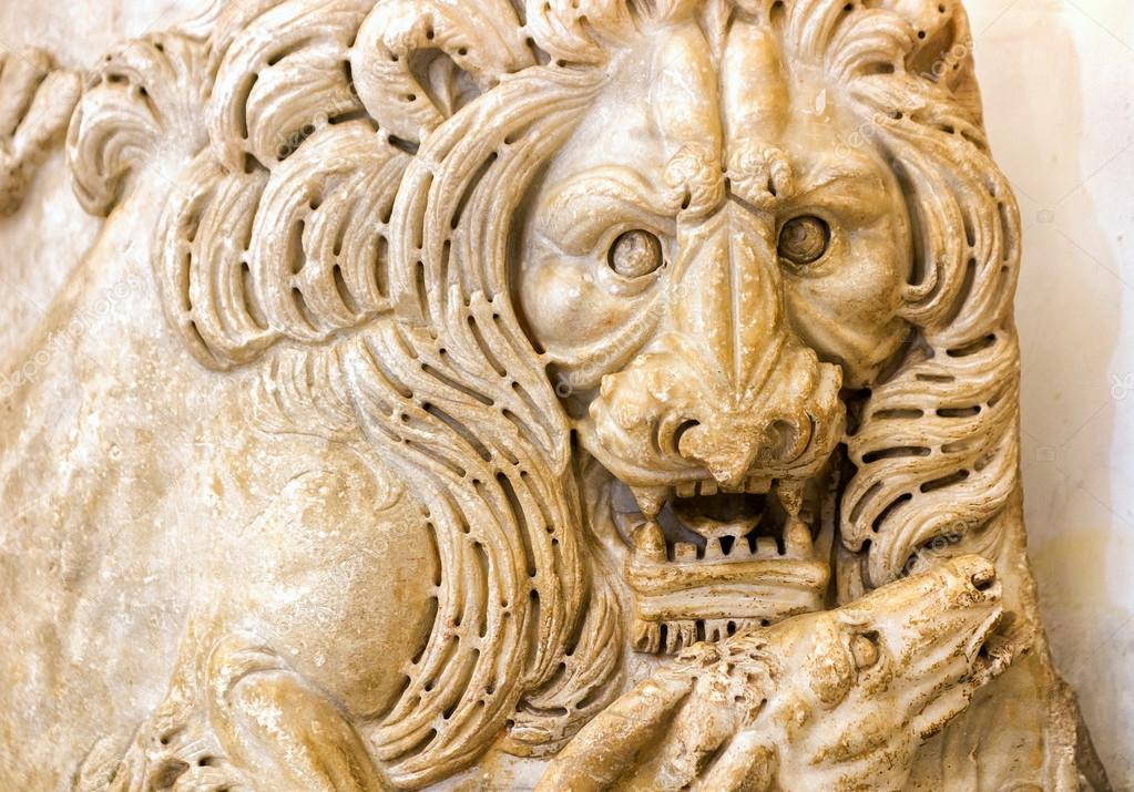 Antique bas-relief of a lion in the Capitoline Museum, Rome — Stock ...