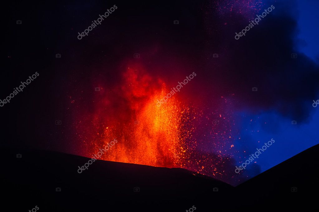 Erupci n del volc n. Monte Etna en erupci n desde el cr ter Voragine 2024