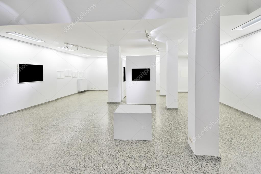 Exhibition gallery with museum style lighting — Stock Photo © Bombaert ...