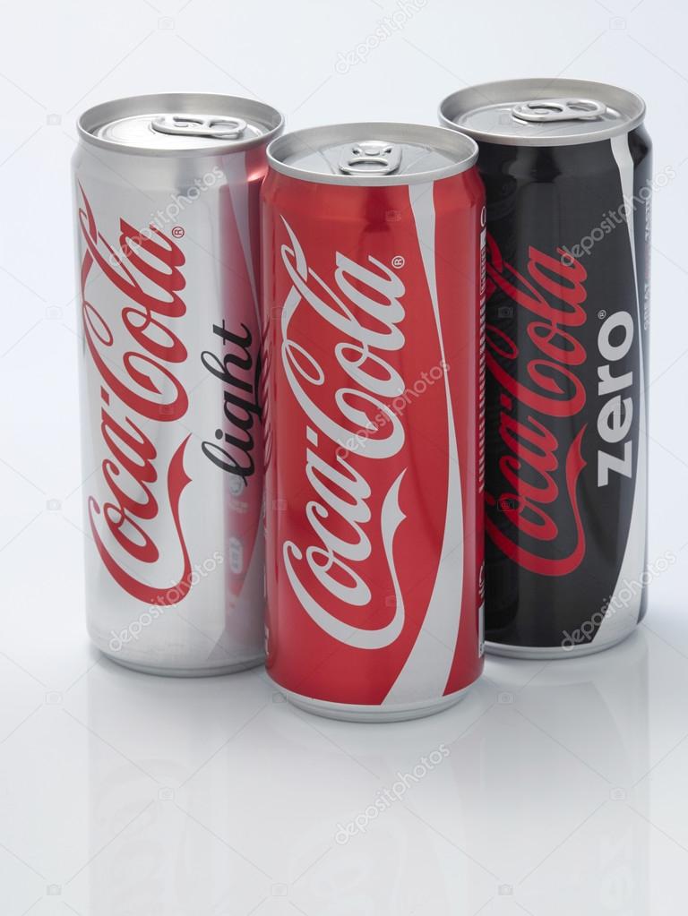Coca cola cans – Stock Editorial Photo © eskaylim #118377736