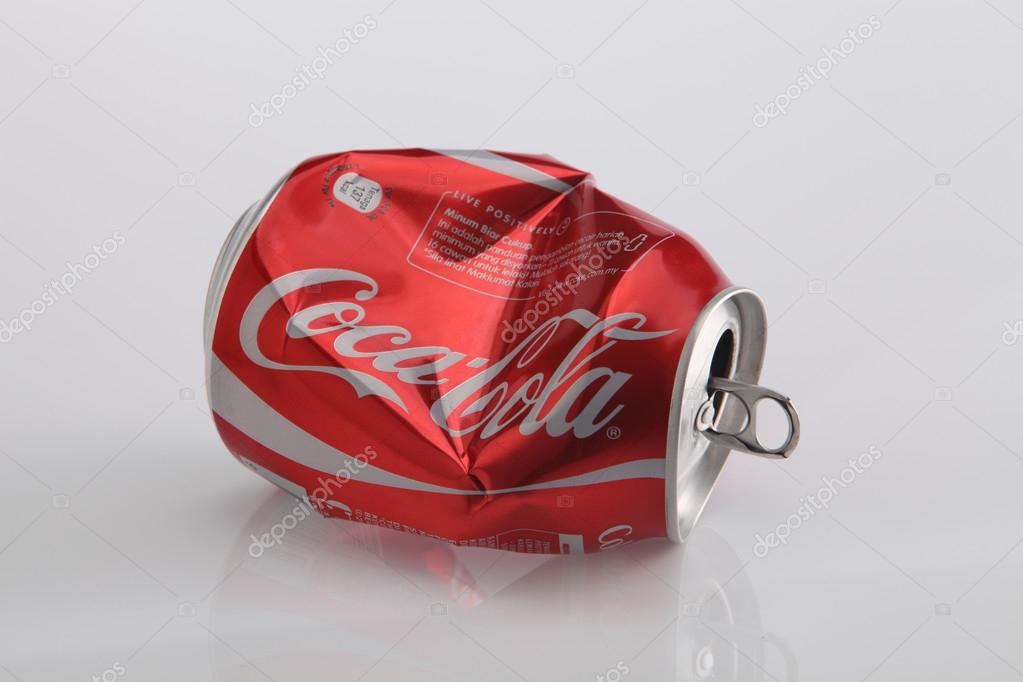 Crumple coke can – Stock Editorial Photo © eskaylim #118706342