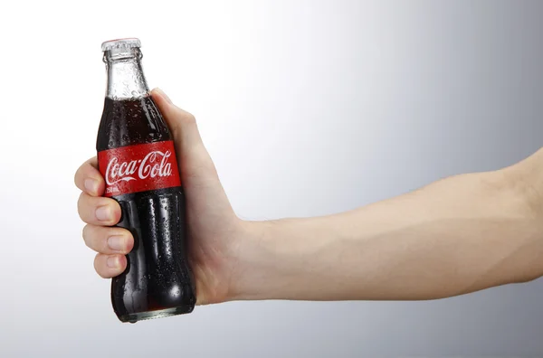 Hand holding bottle of Coca-Cola – Stock Editorial Photo © eskaylim ...