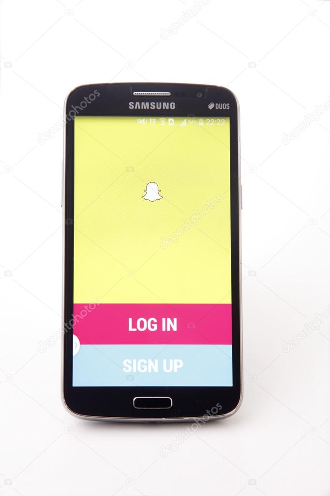 Mobile phone with application — Stock Editorial Photo © eskaylim #81880746