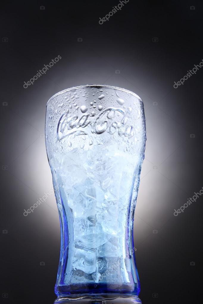 Coca cola glass — Stock Editorial Photo © eskaylim #81883550