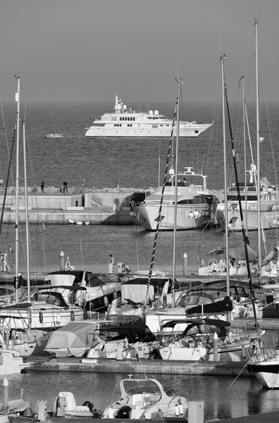 Yachts au port de marseille Stock Photos, Royalty Free Yachts au port ...