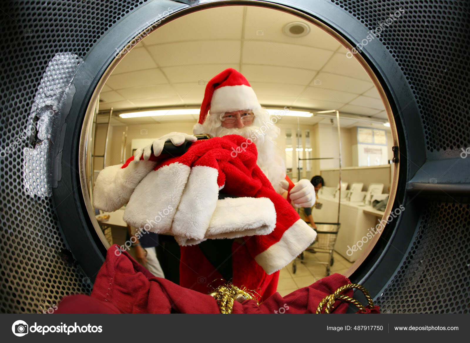 Santa Claus Christmas Santa Claus Washes His Own Clothes Laundromat ...