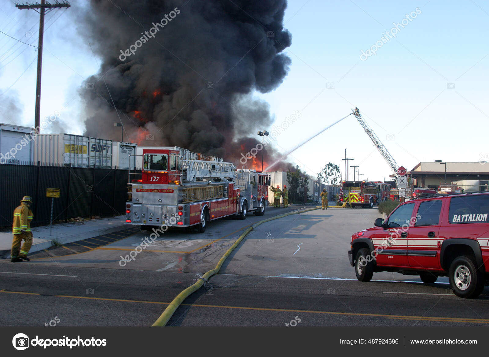 Emergency Fire Harbor Gateway California December 2015 Fire Erupts ...