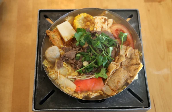 Tajskie sukiyaki Stock Photos, Royalty Free Tajskie sukiyaki Images ...