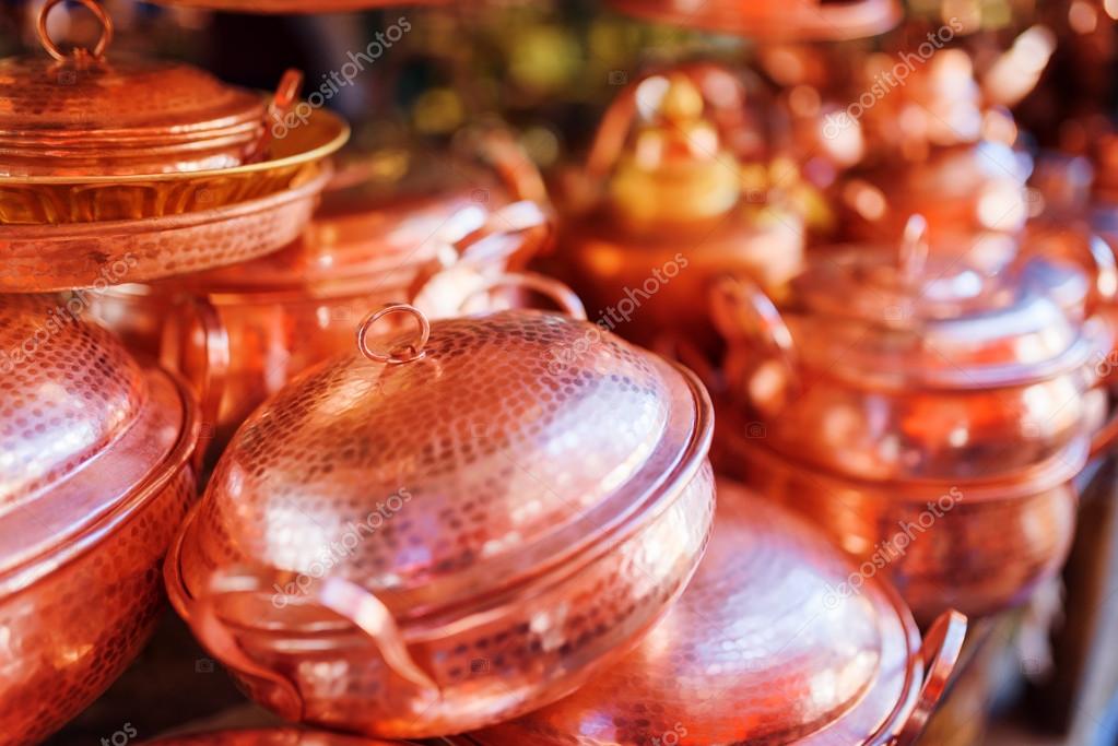 Traditional Chinese handmade copper utensils at market, Lijiang — Stock ...