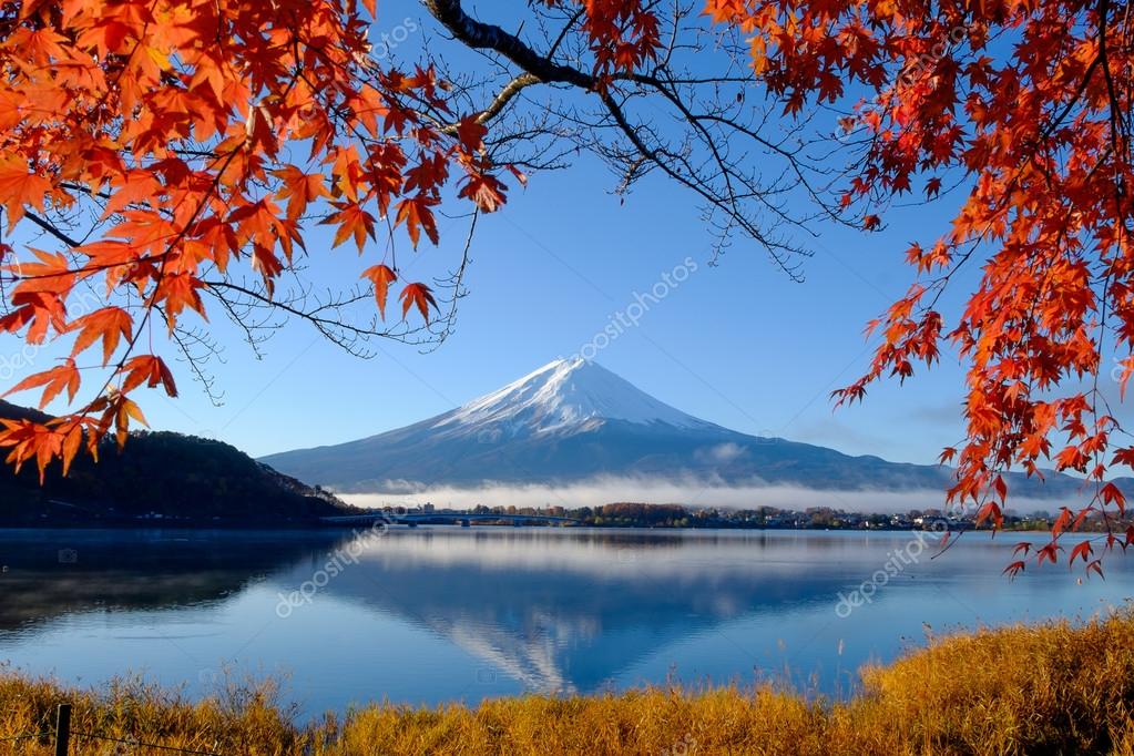 Monte Fuji y follaje de otoño en el lago Kawaguchi 2024