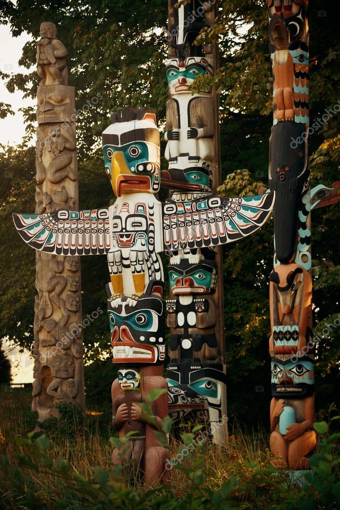Indian totem poles Stock Photo by ©rabbit75_dep 116303002