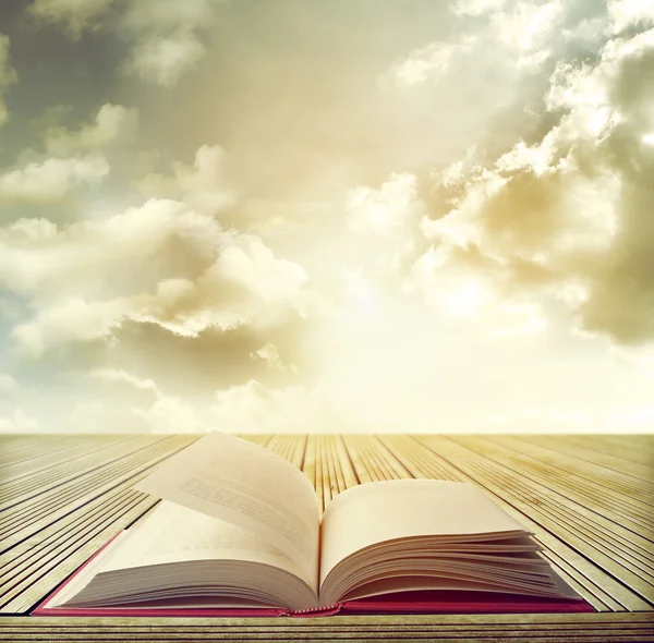 Bíblia aberta Fotografias de Banco de Imagens, Imagens Livres de ...