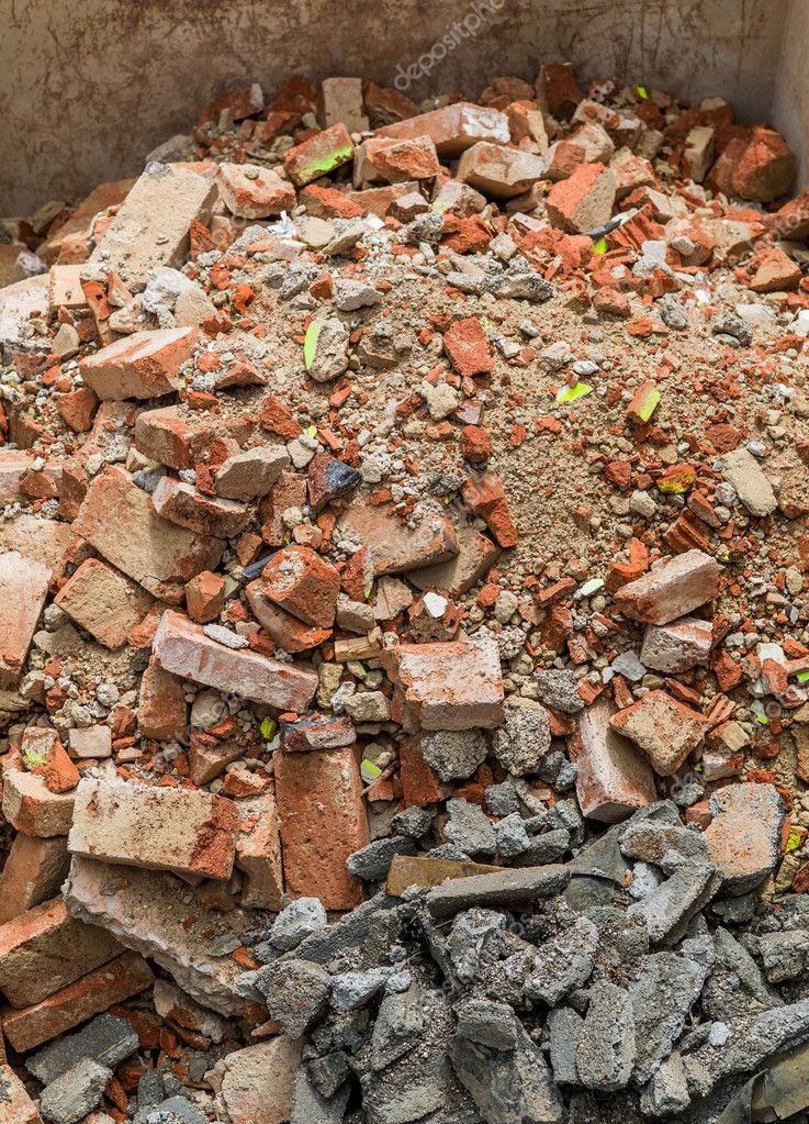 escombros se encuentra en un contenedor 2023