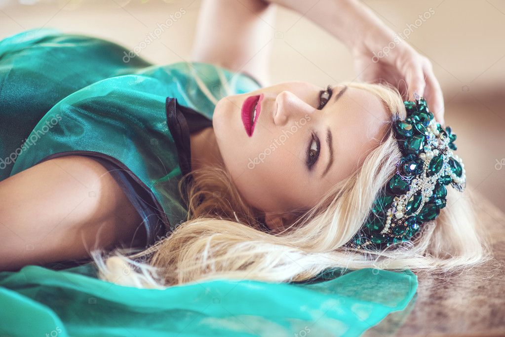 Beautiful and stylish lady — Stock Photo © Nasgul #120024432