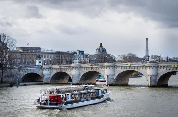 Seine river Stock Photos, Royalty Free Seine river Images | Depositphotos