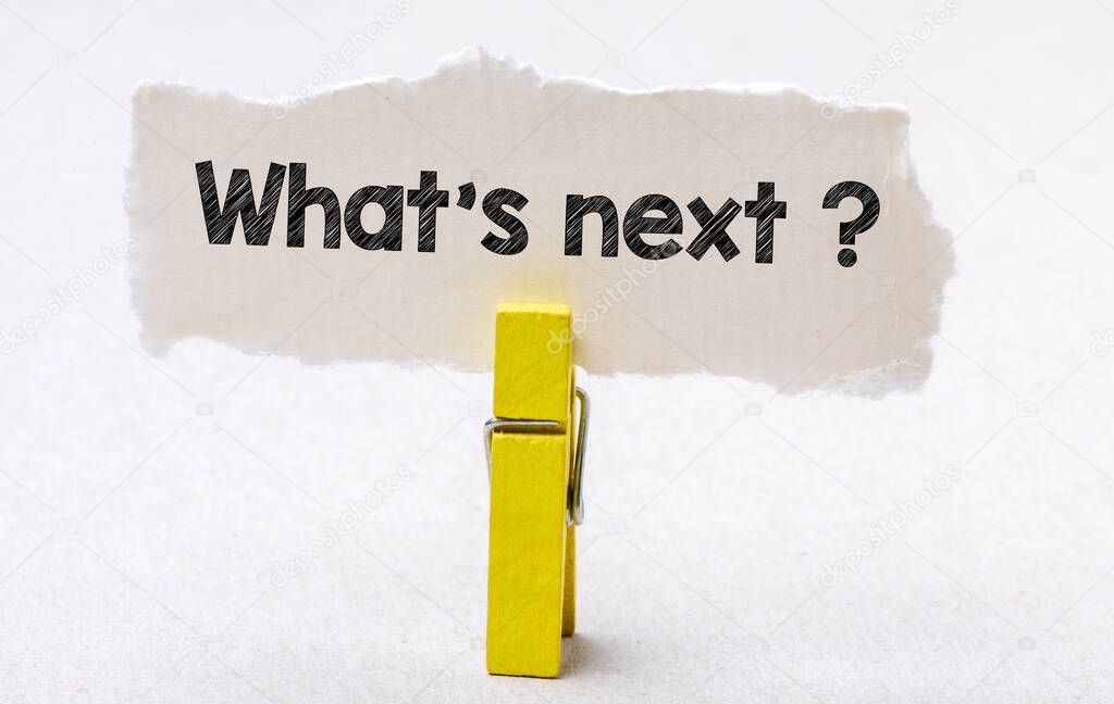 Las palabras Lo que sigue está escrito en un pequeño trozo de papel y ...