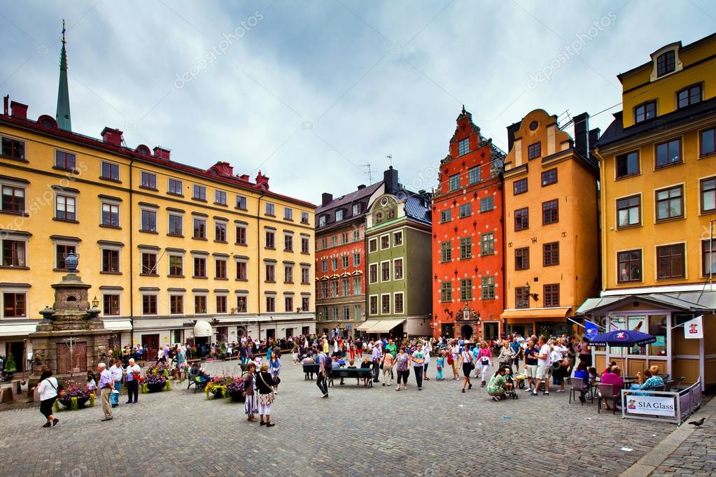Tourists walking on Stortorget in Stockholm, Sweden – Stock Editorial ...