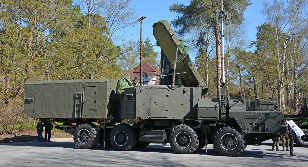 Lanzador S-300 PM en la calle en el Día Internacional de la Victoria en ...