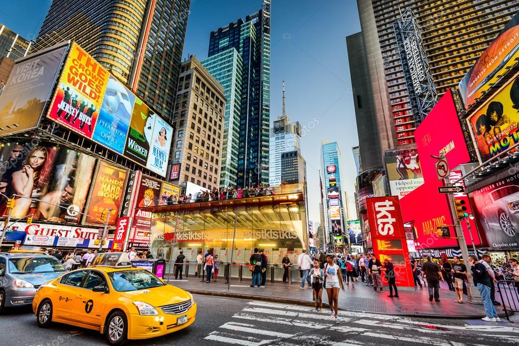 Times Square Scene — Stock Editorial Photo © sepavone #74612361