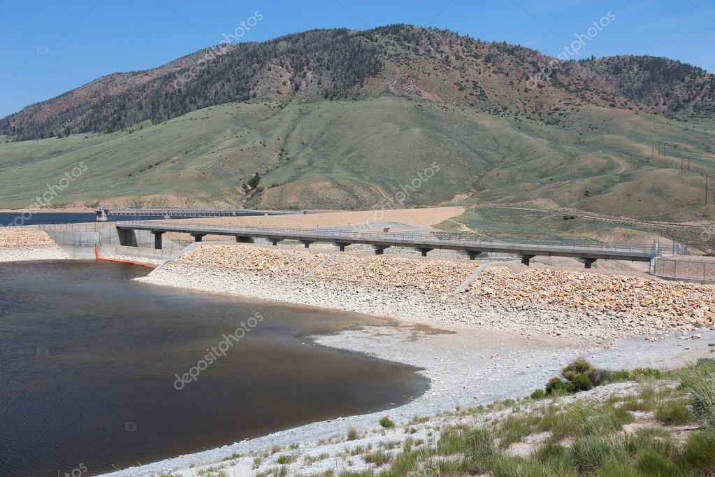 Low level reservoir Stock Photo by ©tupungato 113507006