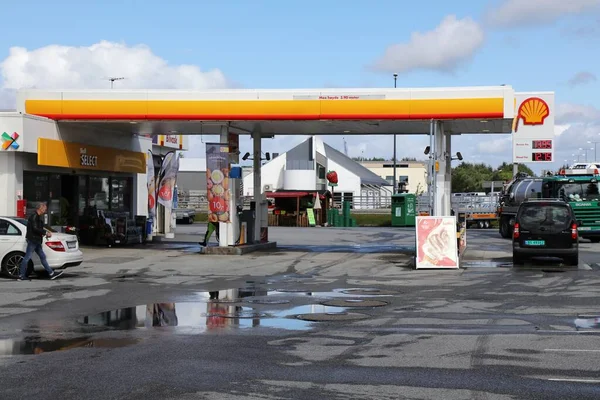 Shell petrol Stock Photos, Royalty Free Shell petrol Images | Depositphotos