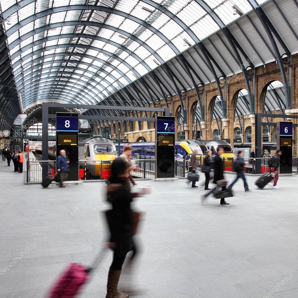 London train station – Stock Editorial Photo © tupungato #57161417