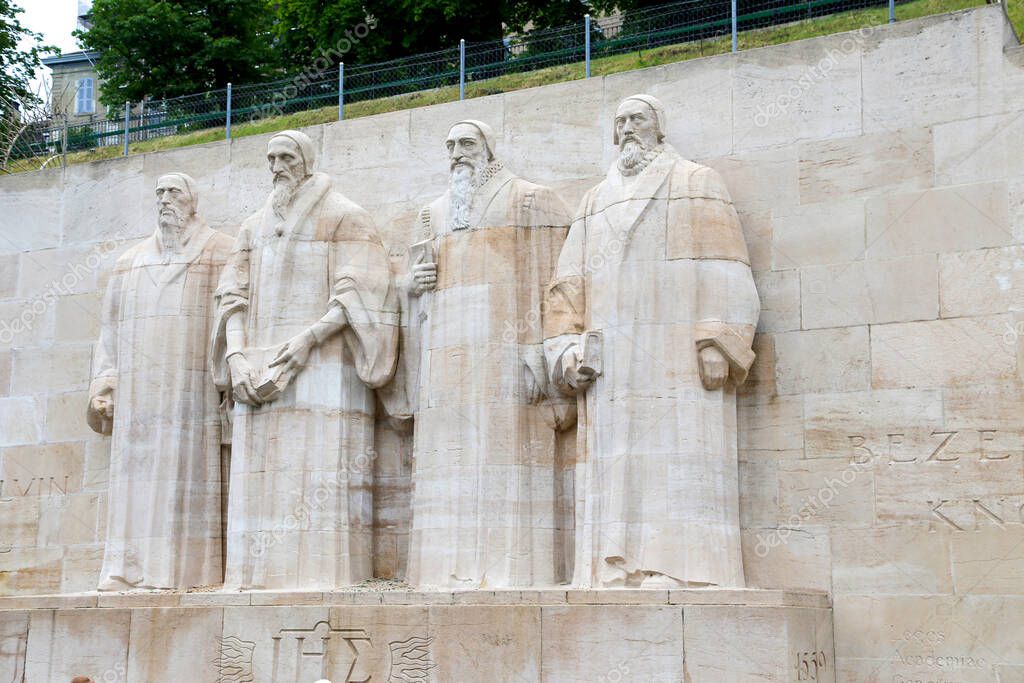 Ginebra, Suiza - 10 de junio de 2013: Composición escultórica "Muro de ...