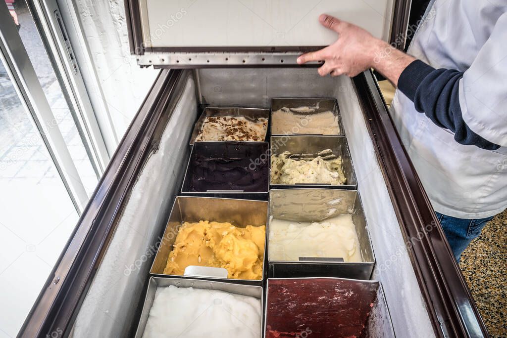 Beirut, Líbano - 7 de marzo de 2020: Dentro de una de las famosas ...