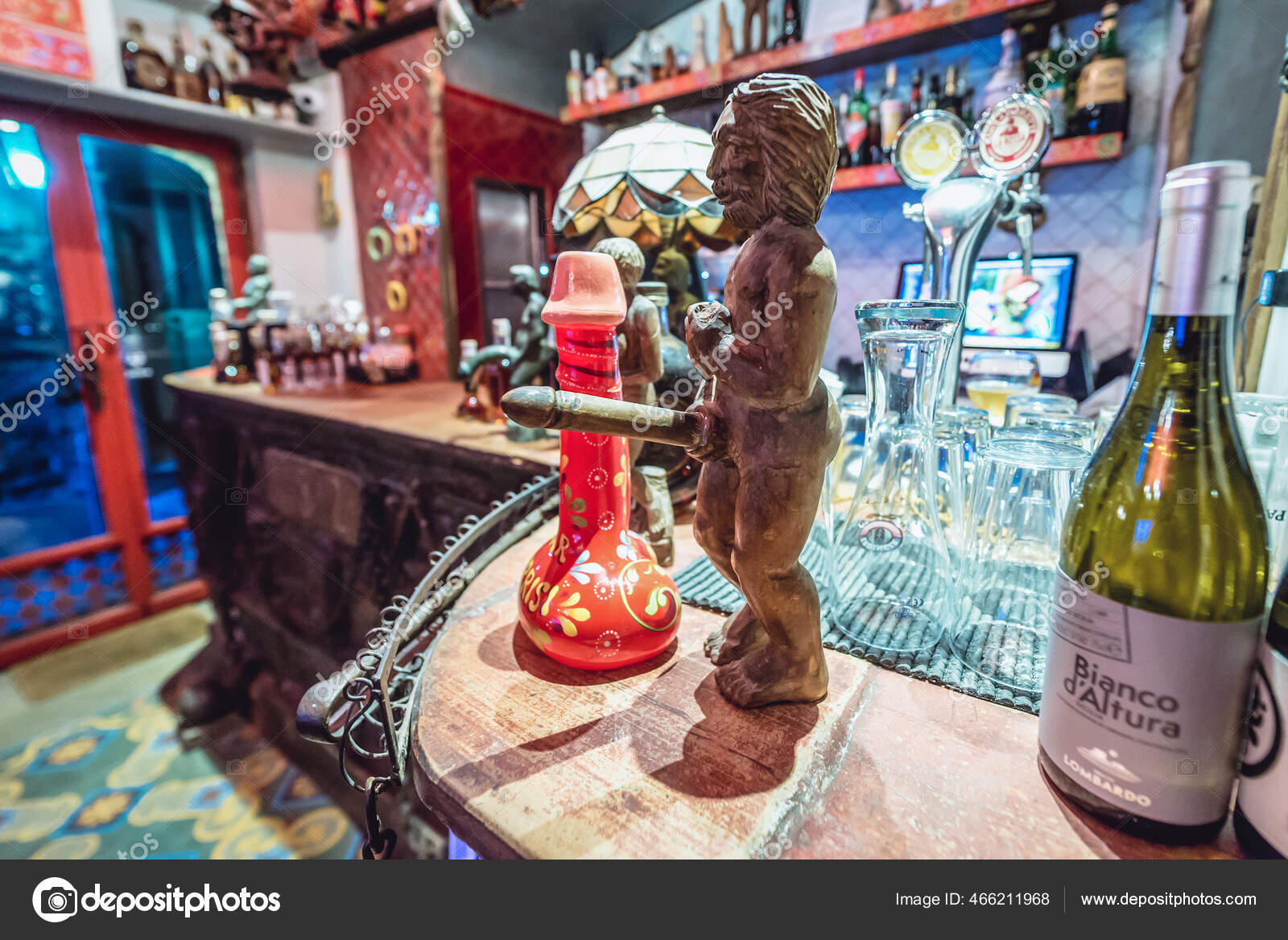 Castelmola Italia Mayo 2019 Interior Del Famoso Bar Turrisi Castelmola ...