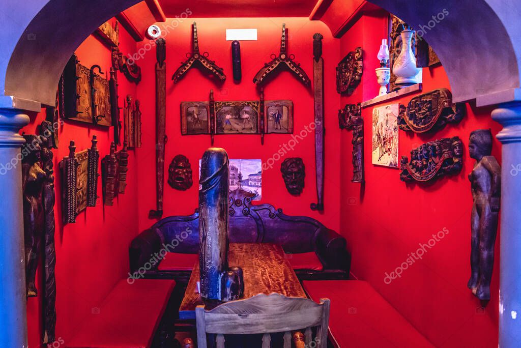 Castelmola, Italia - 4 de mayo de 2019: Dentro del famoso bar Turrisi ...