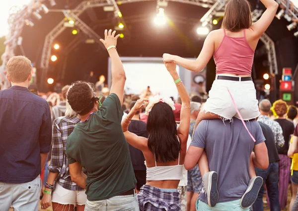 Summer crowd Stock Photos, Royalty Free Summer crowd Images | Depositphotos