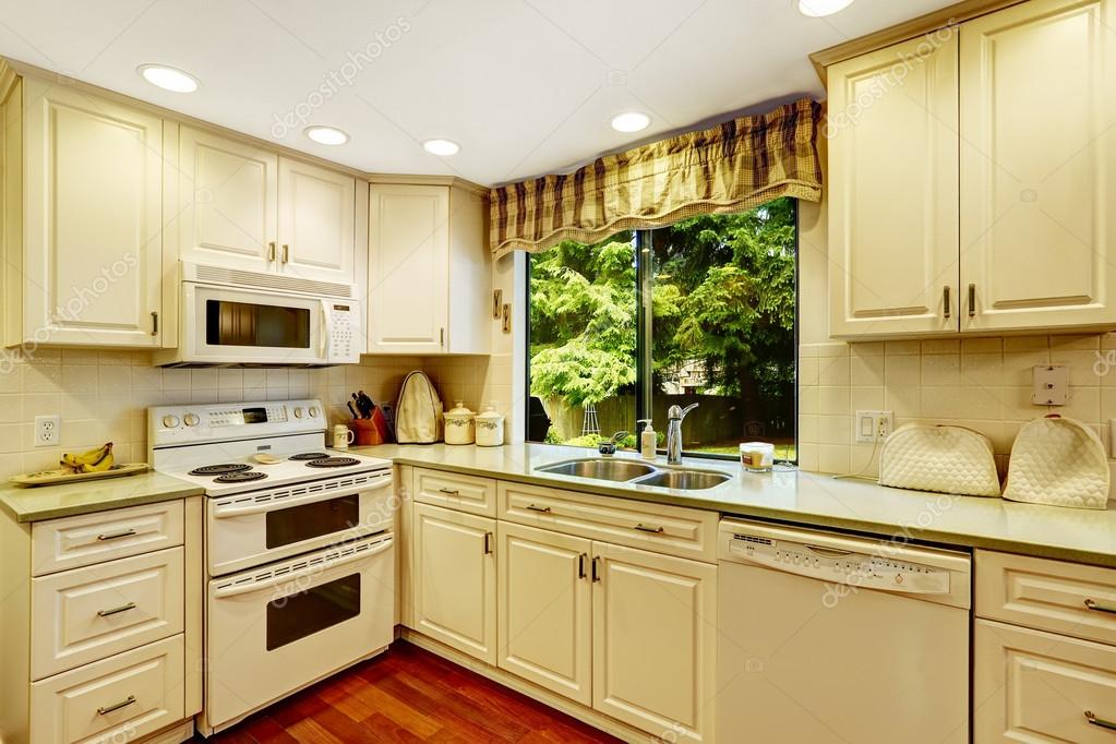 Simple House Interior Kitchen