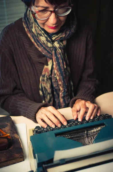 Female writer typing Stock Photos, Royalty Free Female writer typing ...