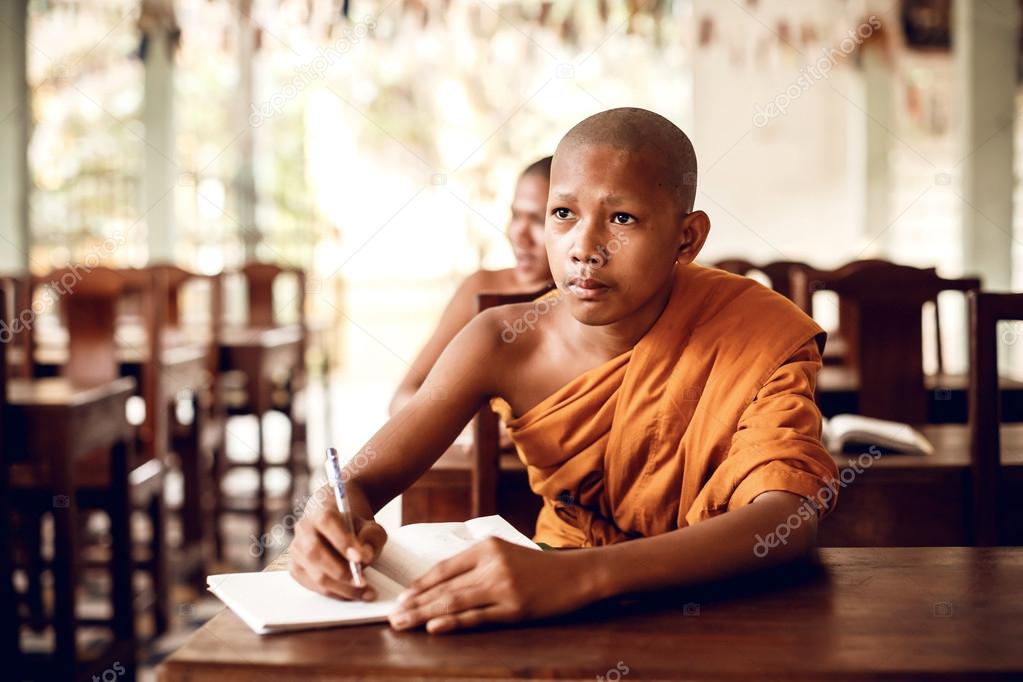 Buddhist monks learning on classroom – Stock Editorial Photo © duha127 ...