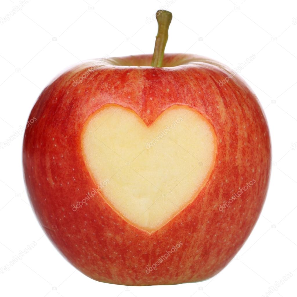 Manzana con corazón amor tema aislado en blanco 2024