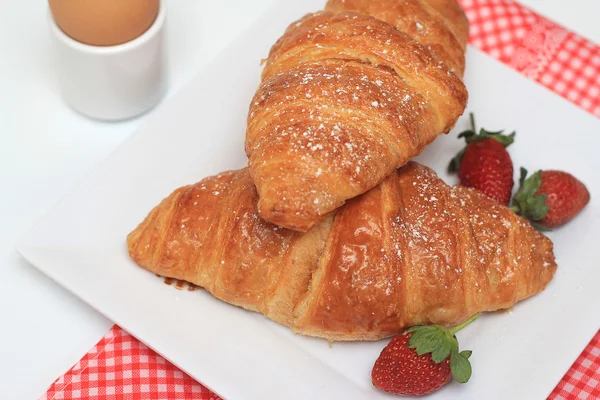 Croissant aux fraises Stock Photos, Royalty Free Croissant aux fraises Images | Depositphotos