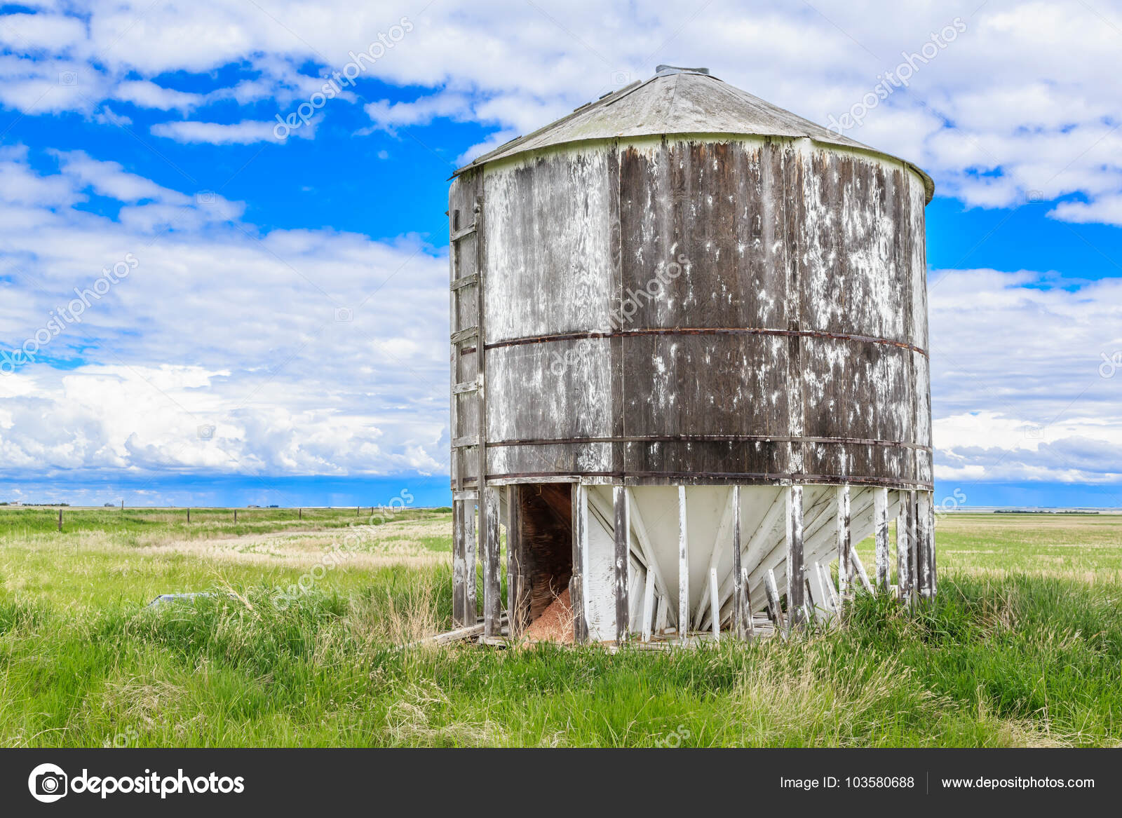 Old Abandoned Grain Grain Bin Stock Photo by ©sprokop 103580688