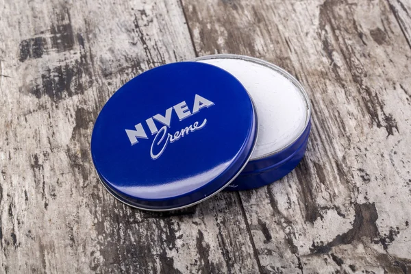 Fotos de Nivea, Imagens de Nivea sem royalties | Depositphotos