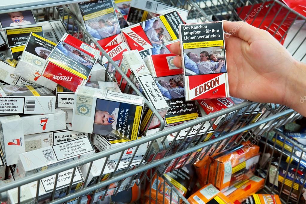 Pictures on Cigarette Packs — Stock Editorial Photo © defotoberg #120981478