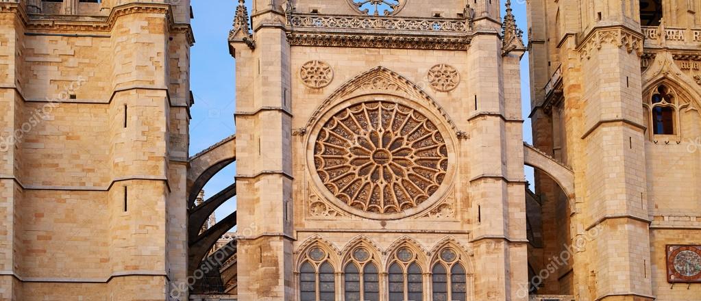 Cathedral of Leon gothic rosette in Castilla — Stock Photo © lunamarina ...