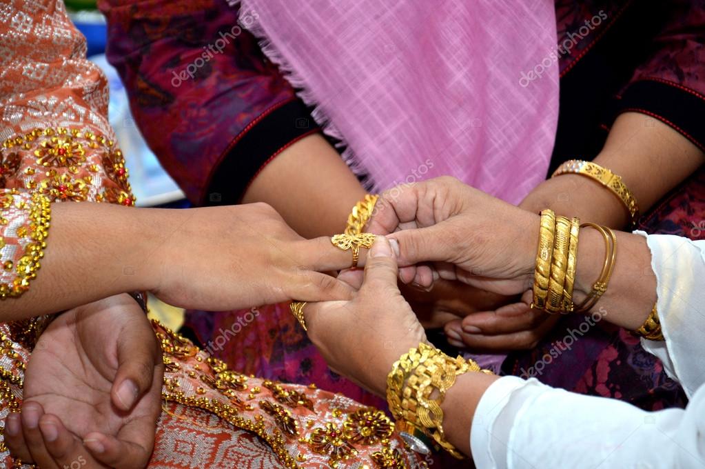 futuros suegros para entrar en el anillo a las manos de la perspectiva ...