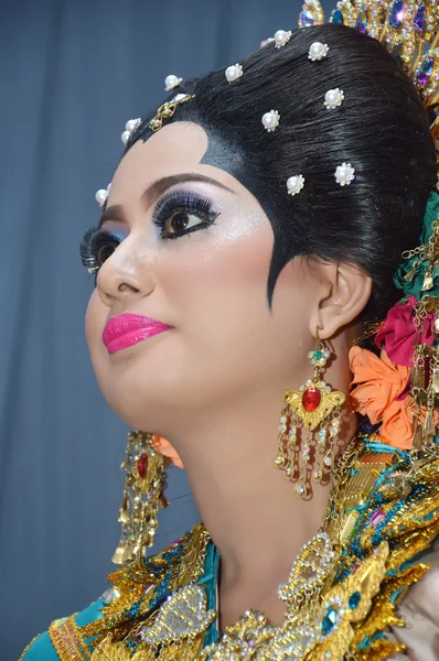 Indonesian Makeup Look | Saubhaya Makeup