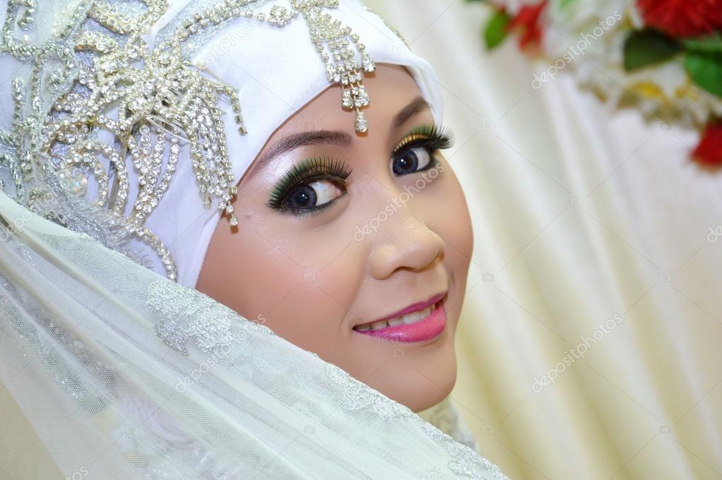 Indonesian bride — Stock Photo © tempakul #68817105