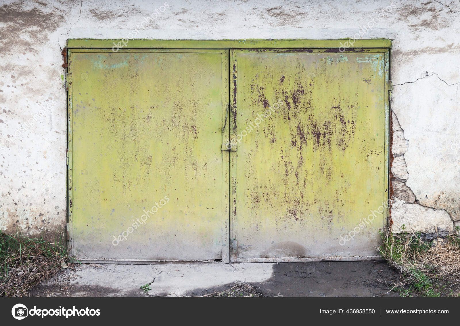 Closed Rusty Green Gate White Concrete Garage Wall Flat Background ⬇ ...