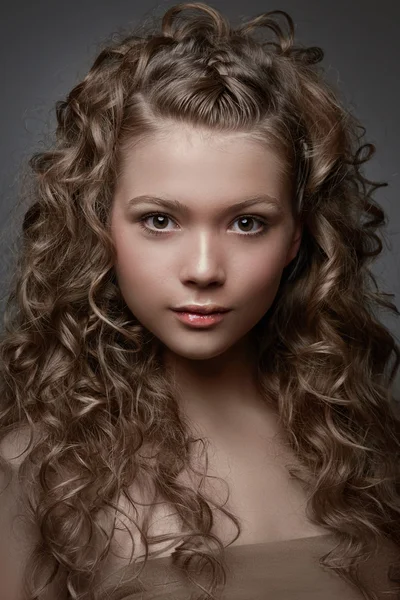 Modelo De Retrato Penteado Criativo Fotos De Stock Imágenes De Modelo