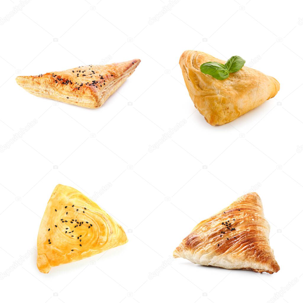 Set de deliciosas samosas sobre fondo blanco 2024